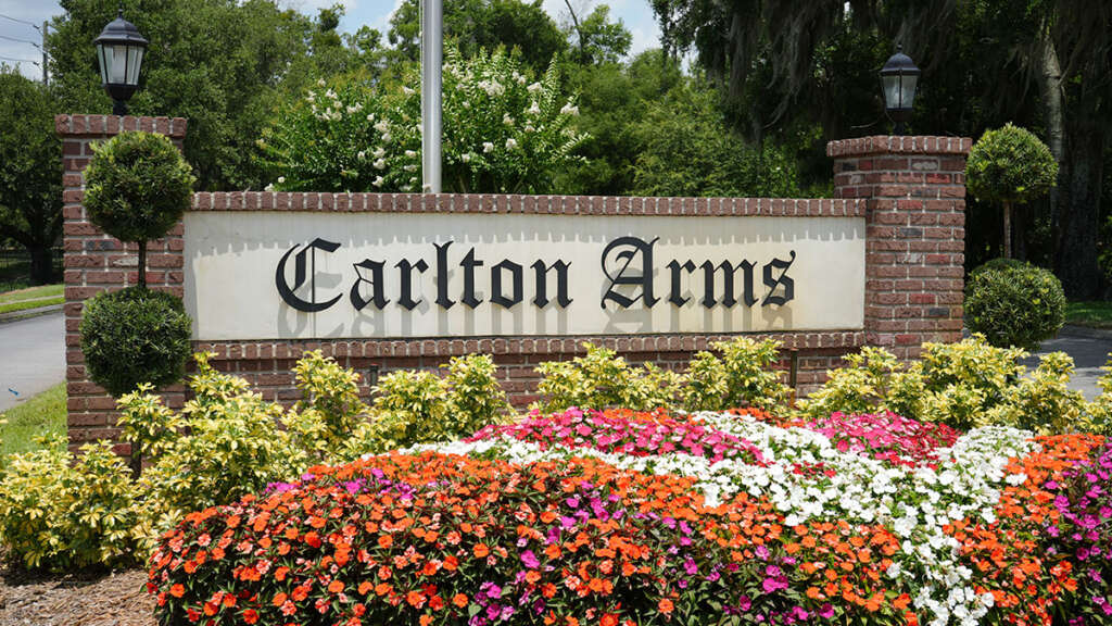 Apartment Building in Lakeland, FL | Carlton Arms of North Lakeland